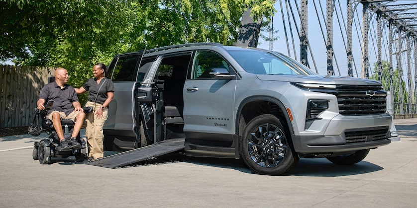 The 2025 Traverse | Mid-Size 3-Row SUV | Chevrolet
