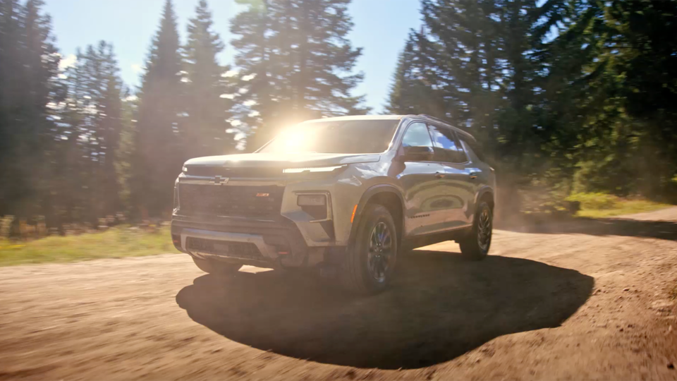 The 2025 Traverse | Mid-Size 3-Row SUV | Chevrolet