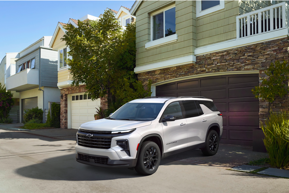 The 2025 Traverse | Mid-Size 3-Row SUV | Chevrolet